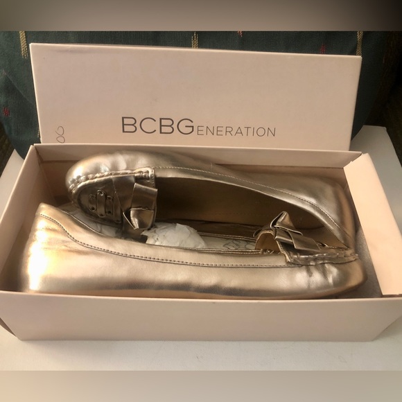 BCBGeneration | Shoes | Bcbgeneration Matte Gold Soft Flats With Top ...
